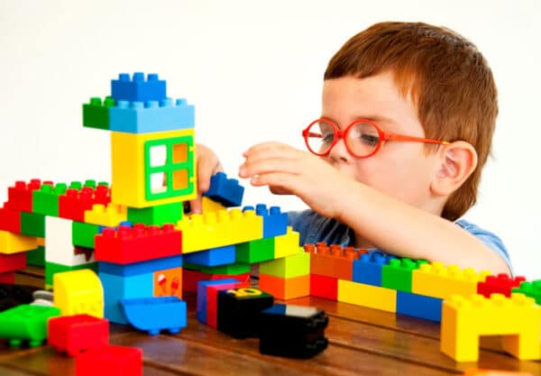 Los beneficios educativos de jugar con legos